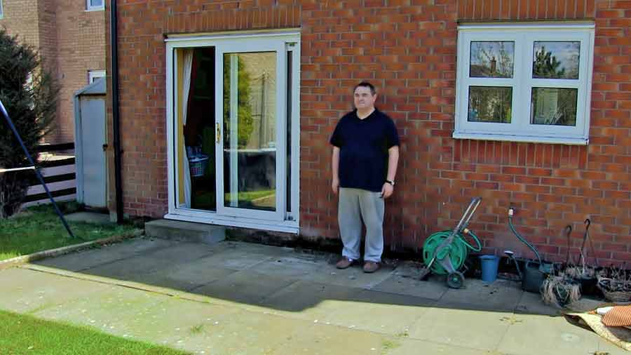 How to Film in Direct Sunlight: Use light modifiers – DIY Video Studio